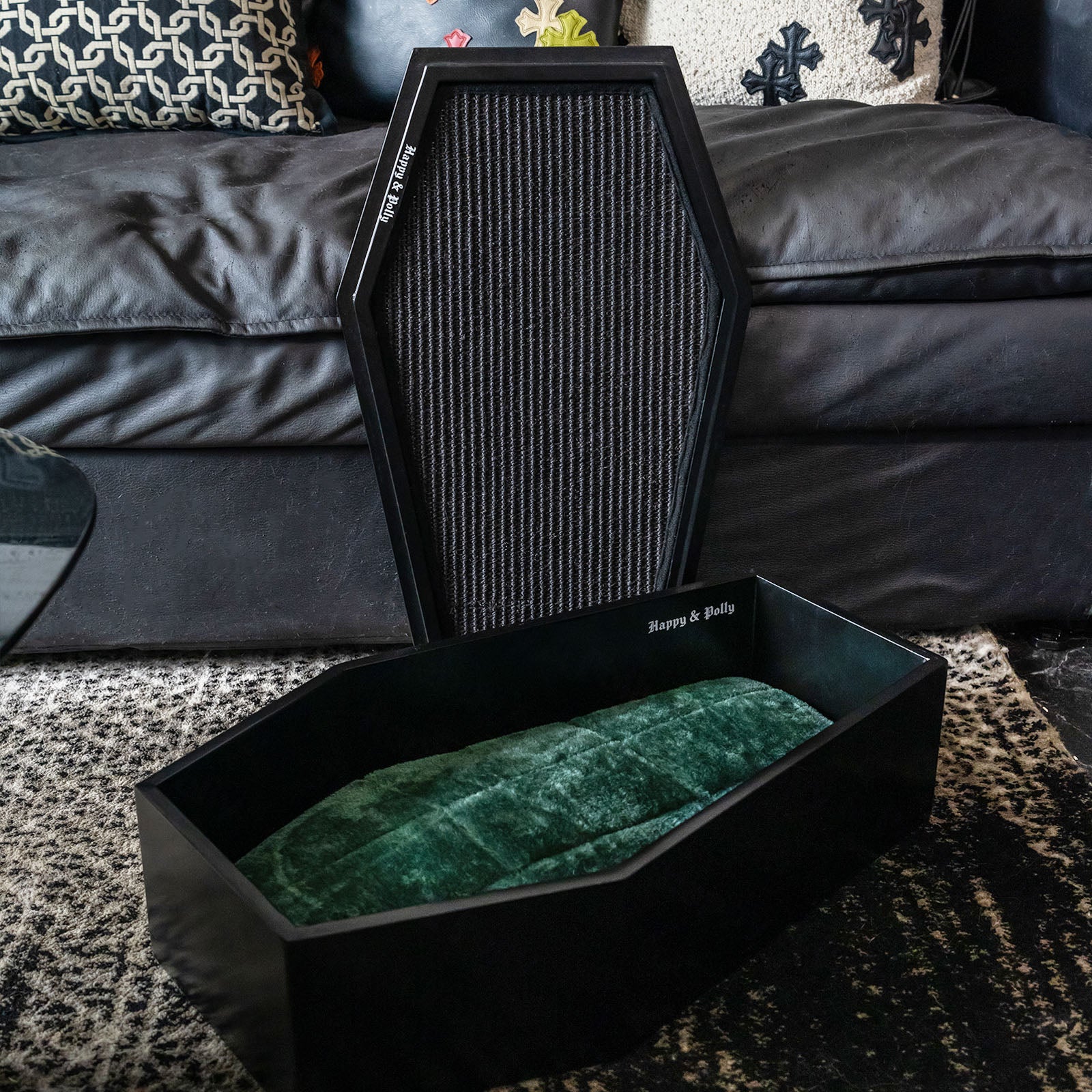 Gothic Style – Happy & Polly